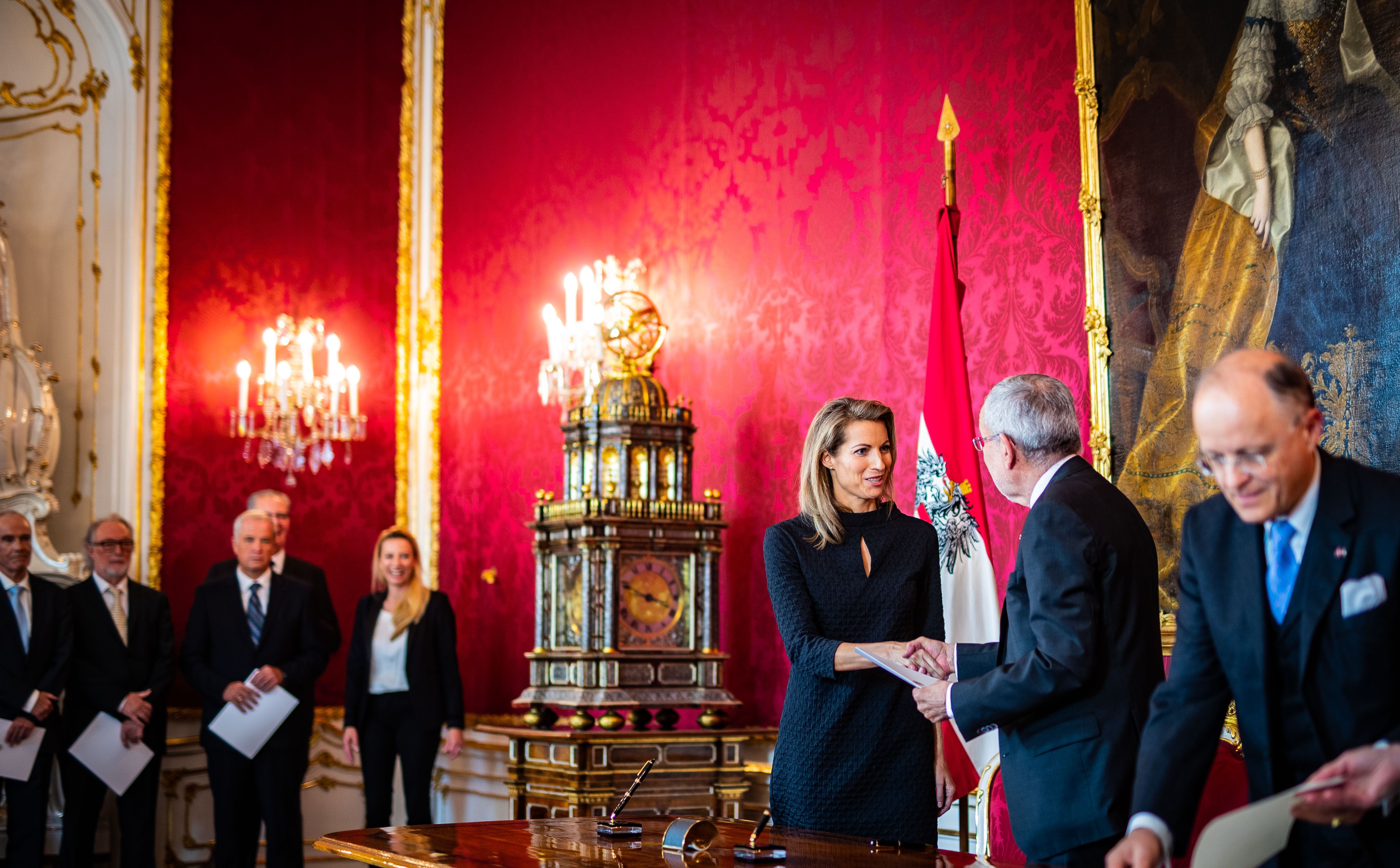 Valerie Hackl ist die neue Verkehrsministerin - Wochenzeitung Verkehr